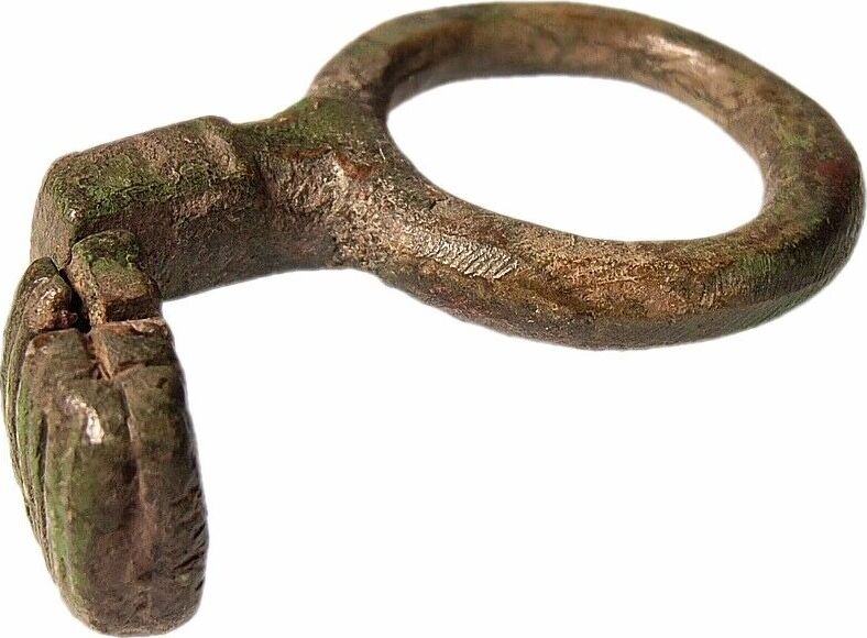 Door key Roman finger ring in beautiful condition from a bronze estate ...
