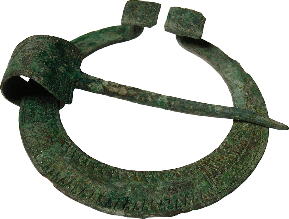 Large Viking Omega fibula with rich decoration, Norman collection VZ ...