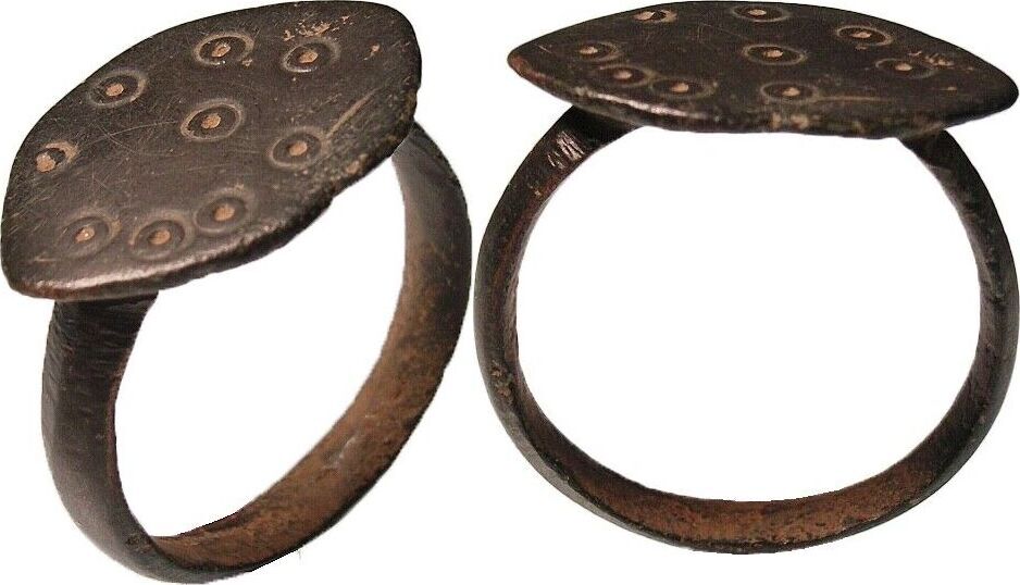 Roman finger ring with eye decoration. Legionnaire collection from the ...