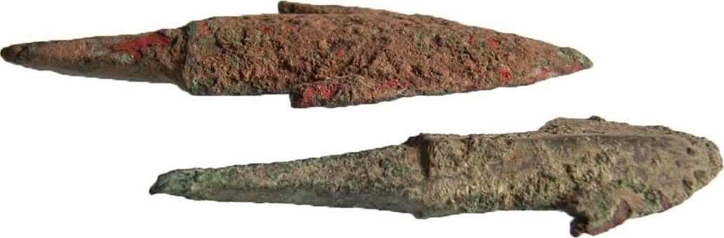 Bronze Age: Two bronze arrowheads ANTIQUES COLLECTION, intact, special ...