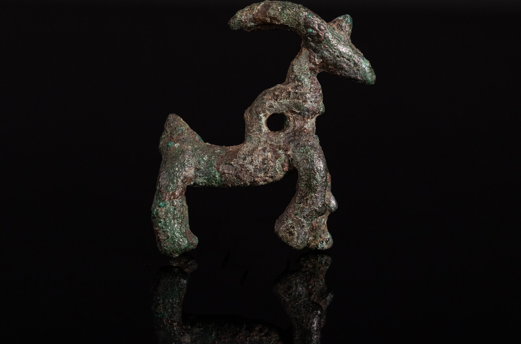 Iron Age pendant of a ibex, caprid pendant jewelry from Luristan | MA-Shops