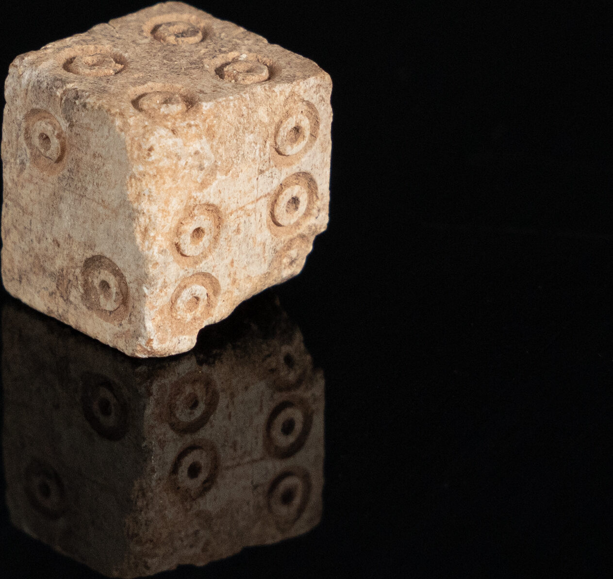 Roman dice with numbers made from bone, bread and games, Roman ...