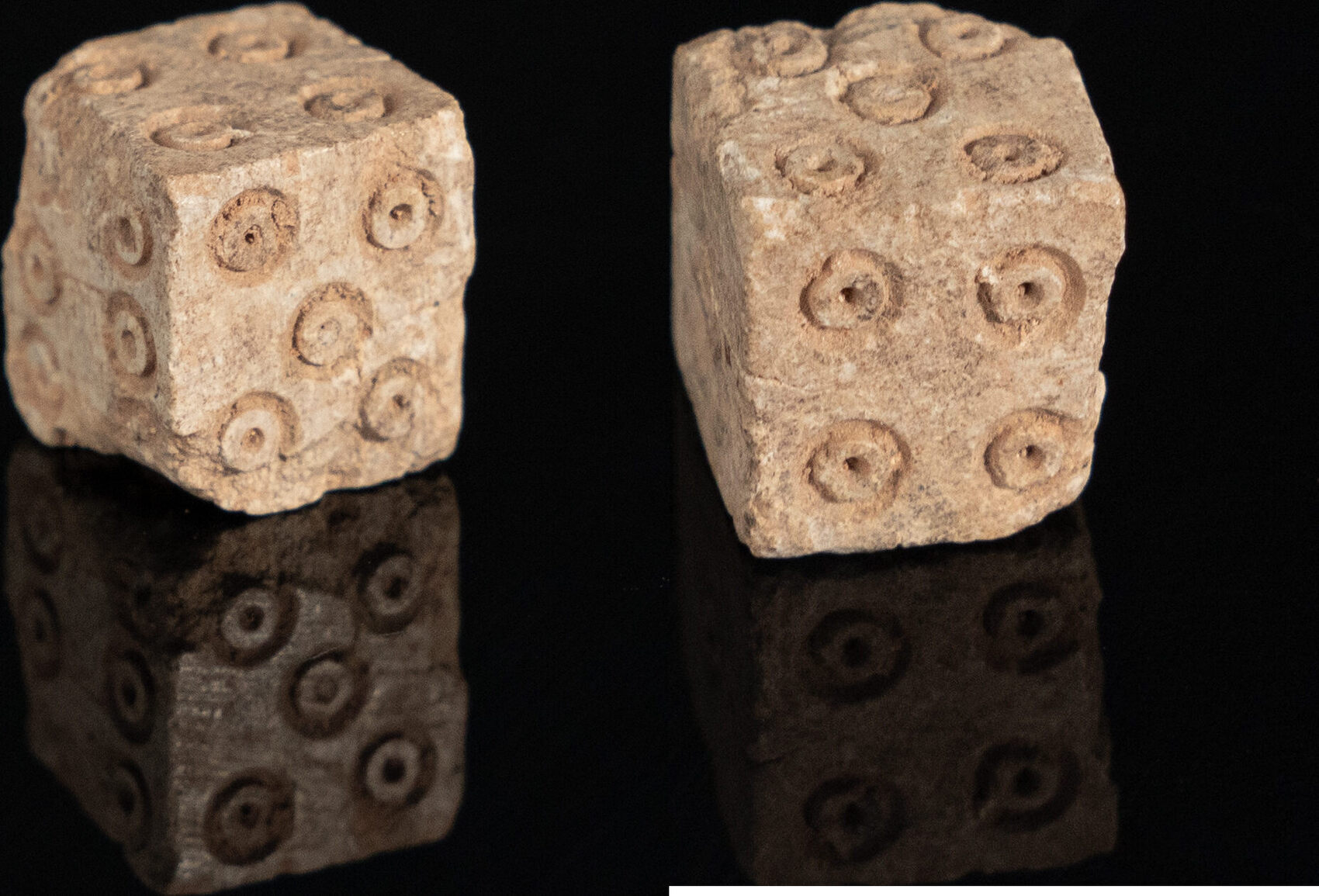 Roman dice with numbers made from bone, bread and games, Roman ...