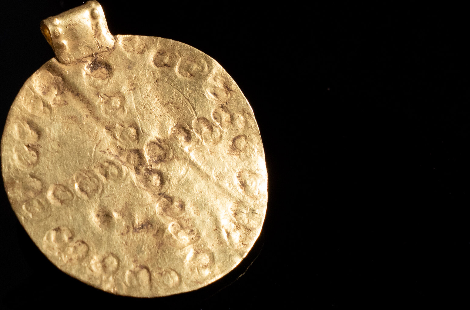 Anglo-Saxon jewelry pendant with a cross made of gold. Middle Ages from ...