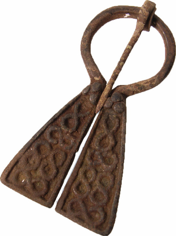 Viking Omega brooch with infinity/knot decoration, lemniscate | MA-Shops