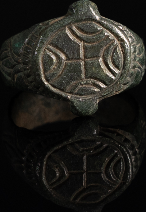 Antique medieval finger ring with cross symbol | MA-Shops