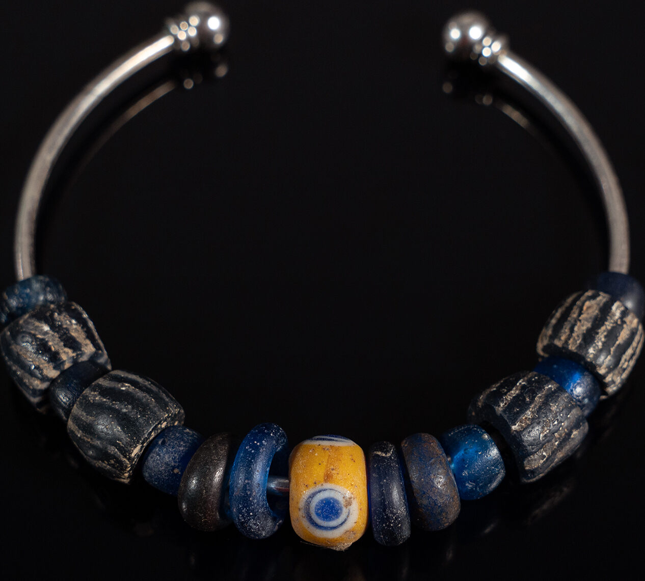 Bracelet with Celtic eye bead and other Roman-Celtic glass beads | MA-Shops