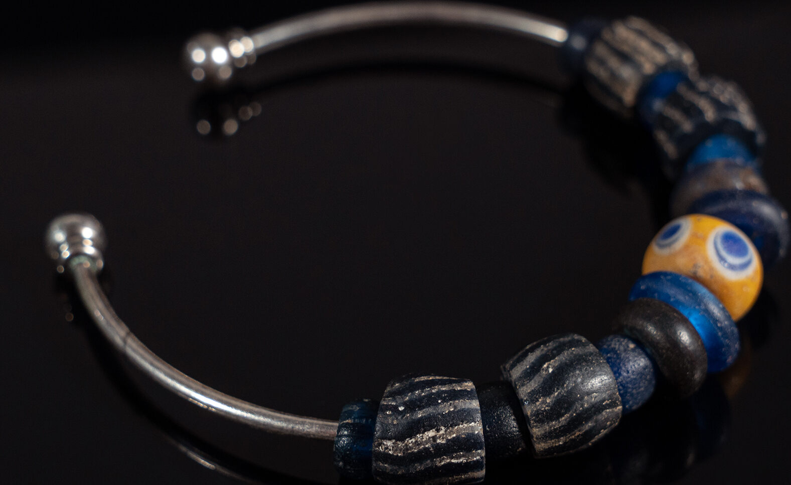 Bracelet with Celtic eye bead and other Roman-Celtic glass beads | MA-Shops