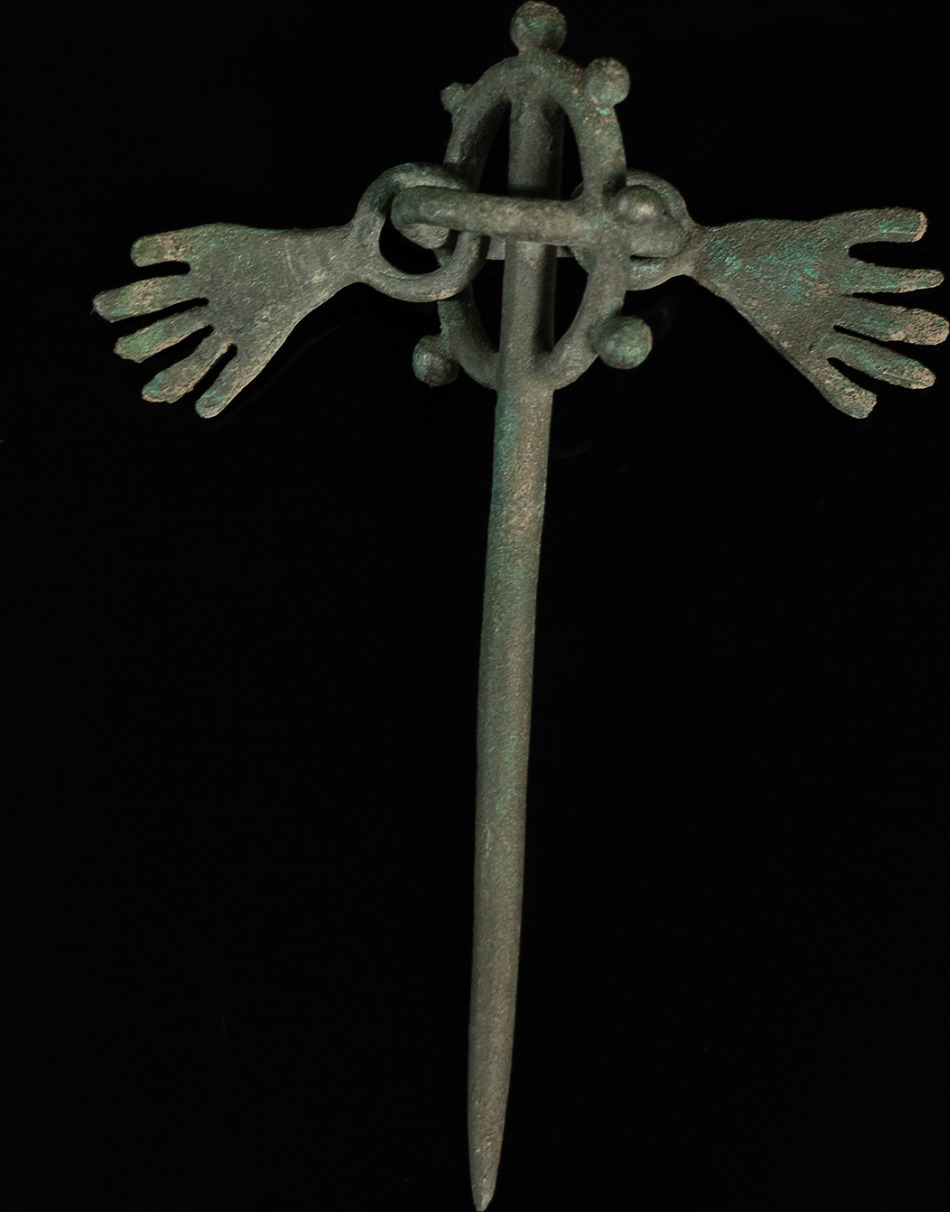 Roman garment pin with two apotropaic hands | MA-Shops