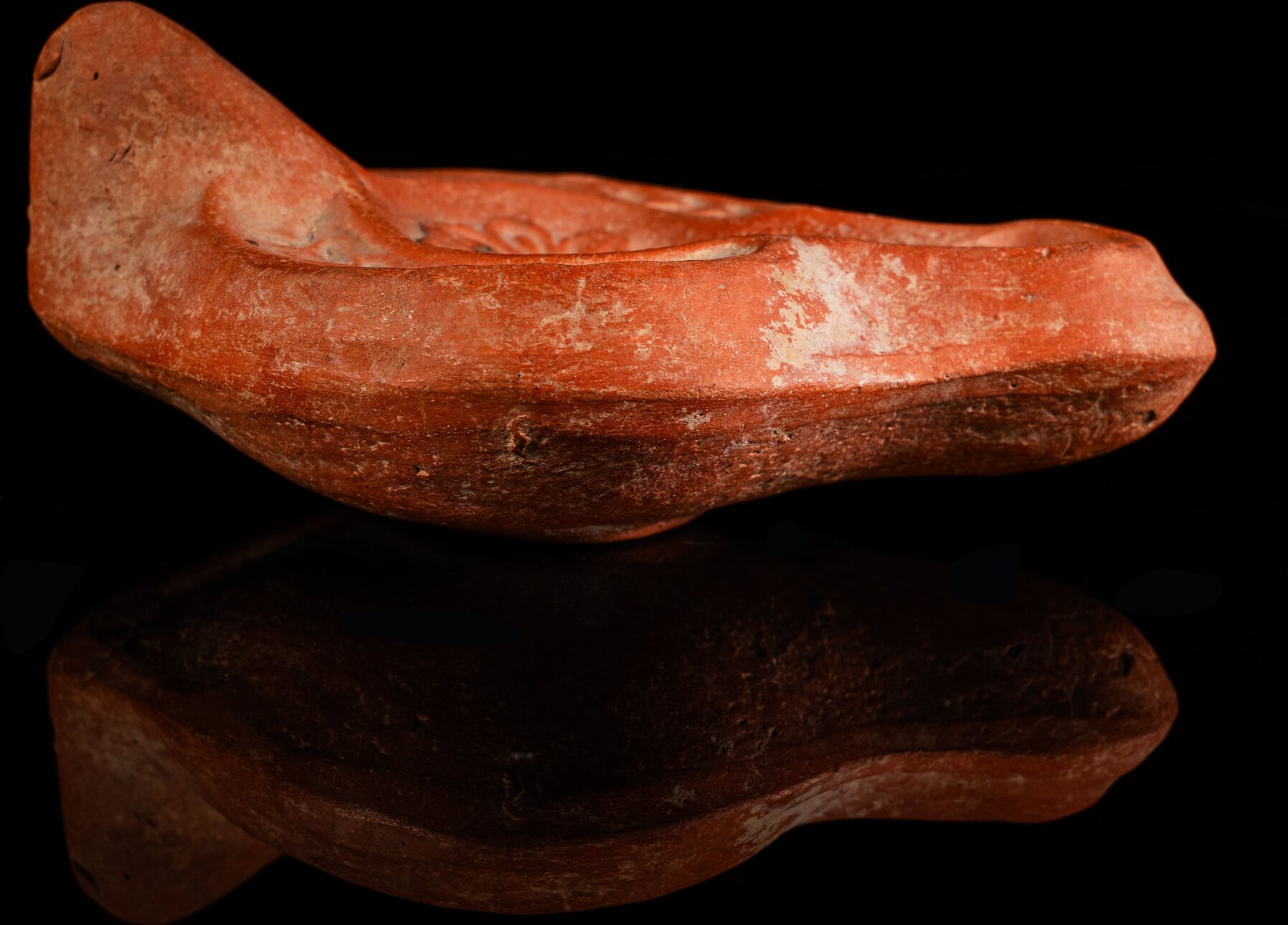 Römische Öllampe aus nordafrikanischer roter Feinkeramik (African Red ...