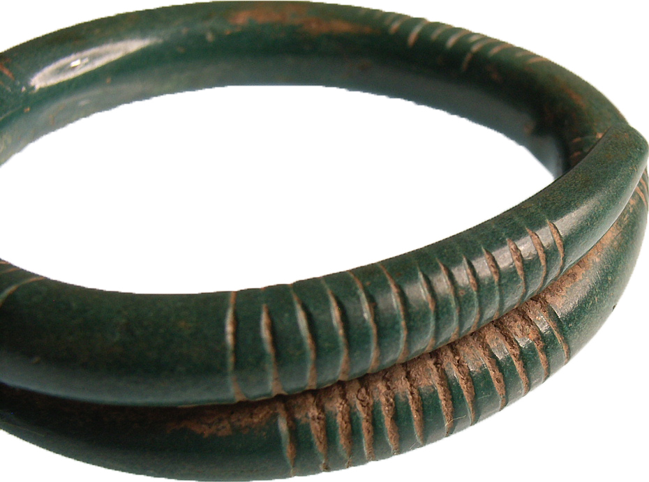 Magnificent example: bangle with incised decoration, Bronze Age urn ...