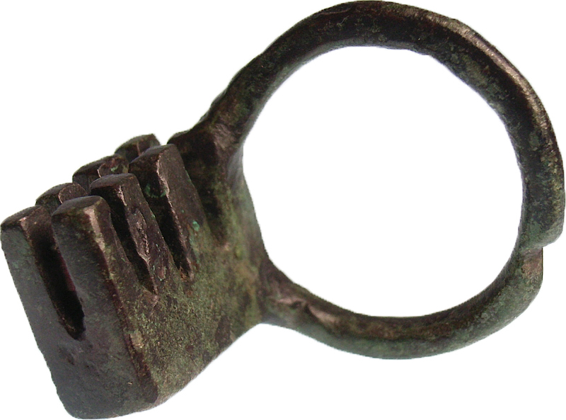 Vz: Roman ring key made of bronze with a beautiful patina, estate ...