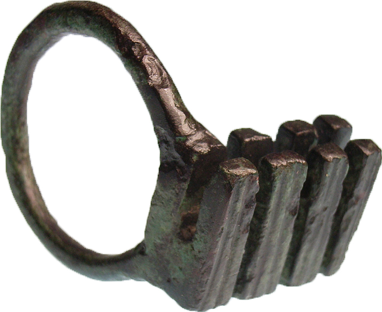 Vz: Roman ring key made of bronze with a beautiful patina, estate ...