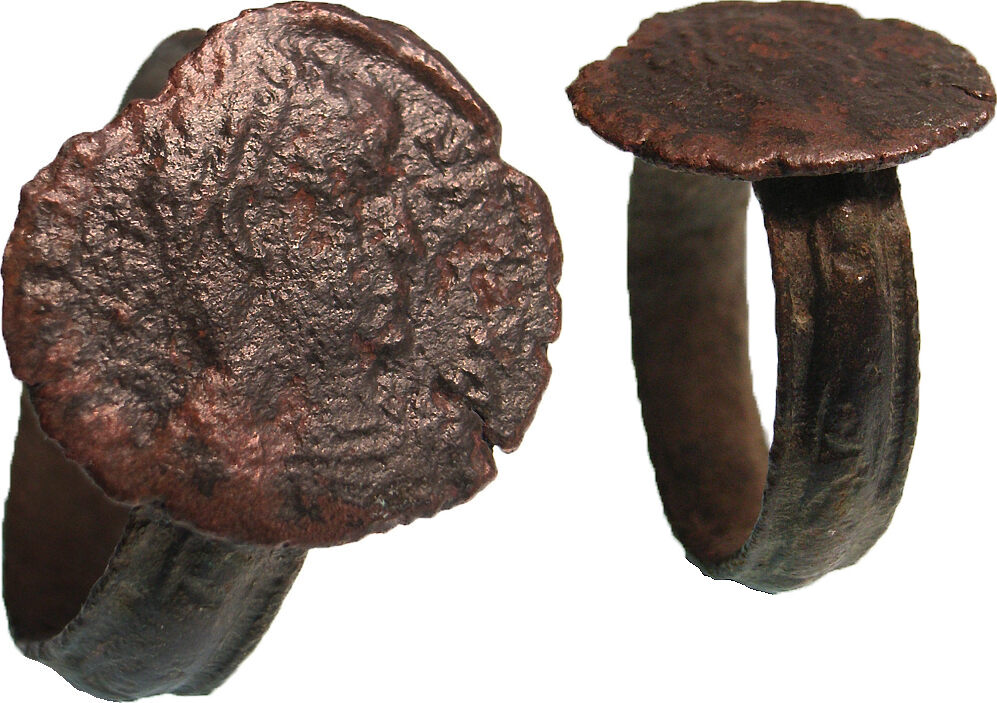 SENATOR RING: Roman finger ring with senator / emperor - made of bronze ...