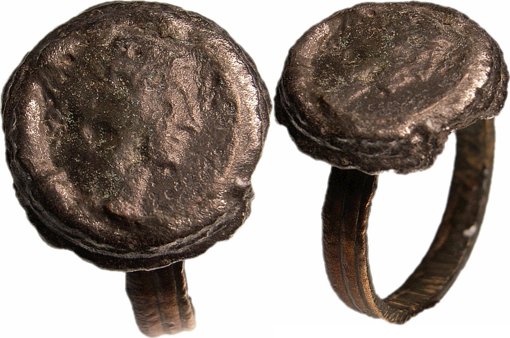 SENATOR RING Roman finger ring with Senator Emperor made of bronze ...