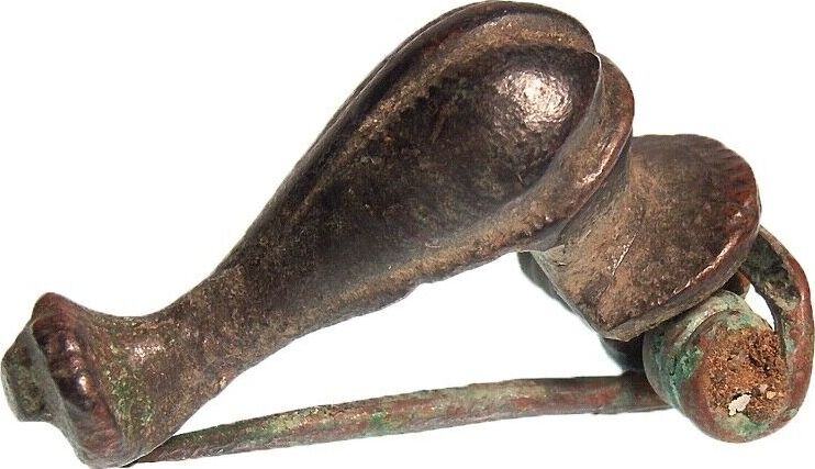 Magnificent specimen: Roman dolphin brooch with needle, the RÖMER in ...