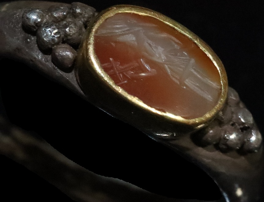 Ancient Roman Silver ring with an intaglio mounted in gold | MA-Shops
