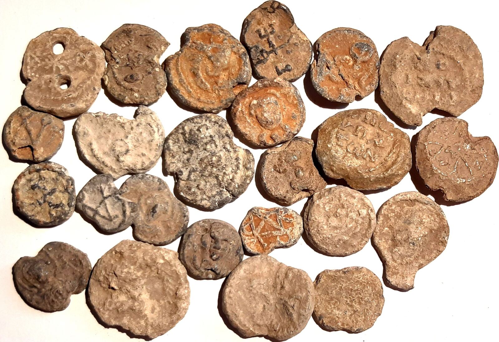 Large lot of early Byzantine seals (26 pieces) Circa 6th-7th centuries ...