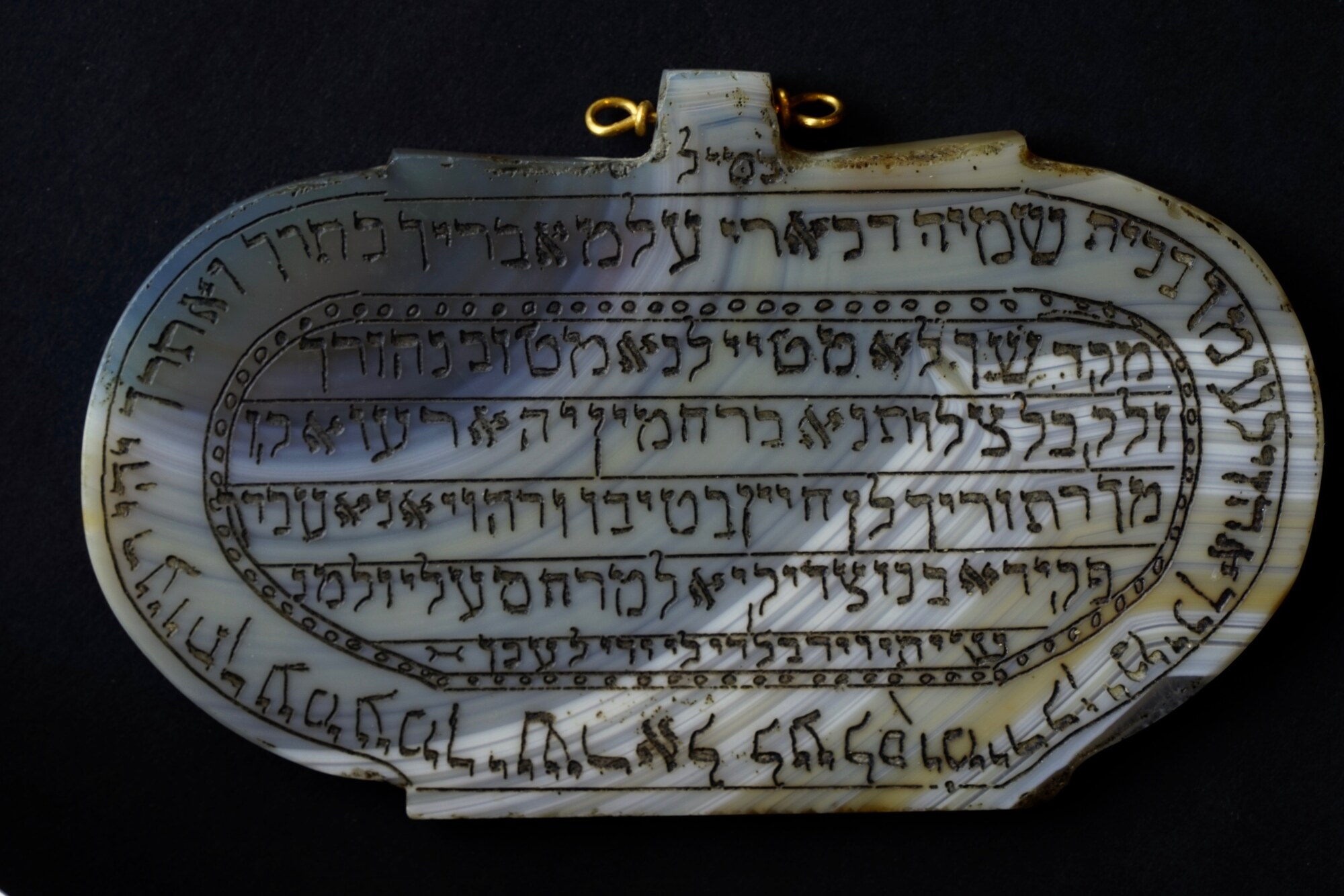 Talisman: Agate pendant with a passage from Ezekiel in hebrew. | MA-Shops