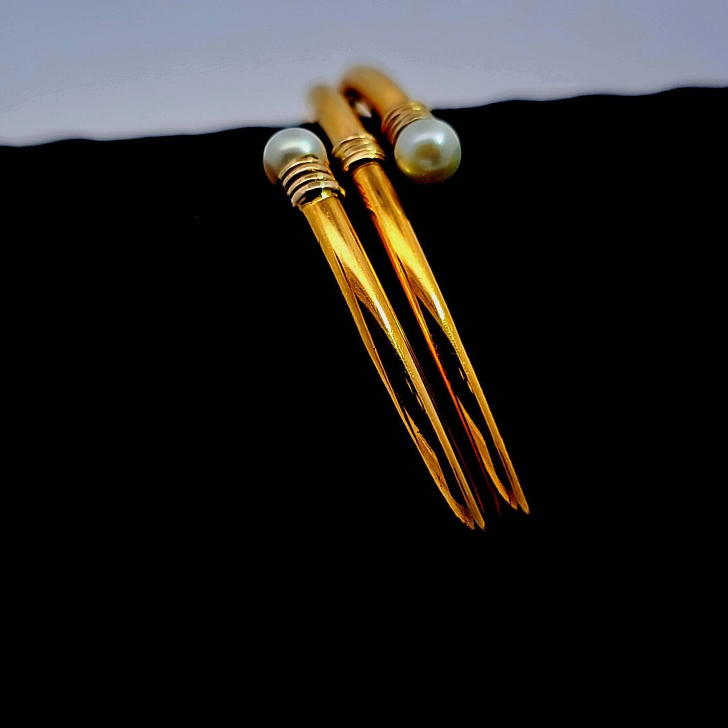 750 Gold Armreif mit zwei Perlen ca.6,5cm breit, 15,3g Sehr gut, siehe ...