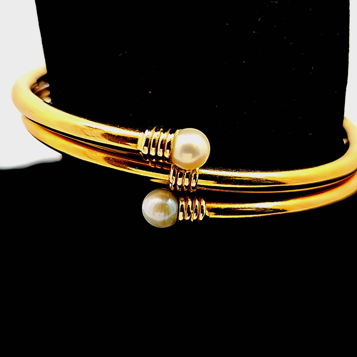 750 Gold Armreif mit zwei Perlen ca.6,5cm breit, 15,3g Sehr gut, siehe ...