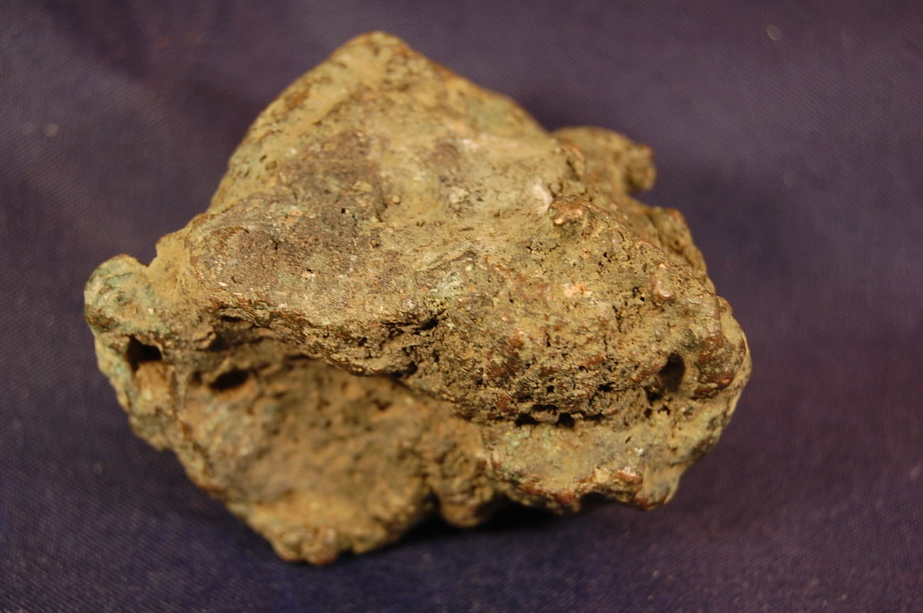 Zentralitalien aes rude, 7.-4.Jh. v.Chr. irregular cast lump, 1⁄2 libra ...