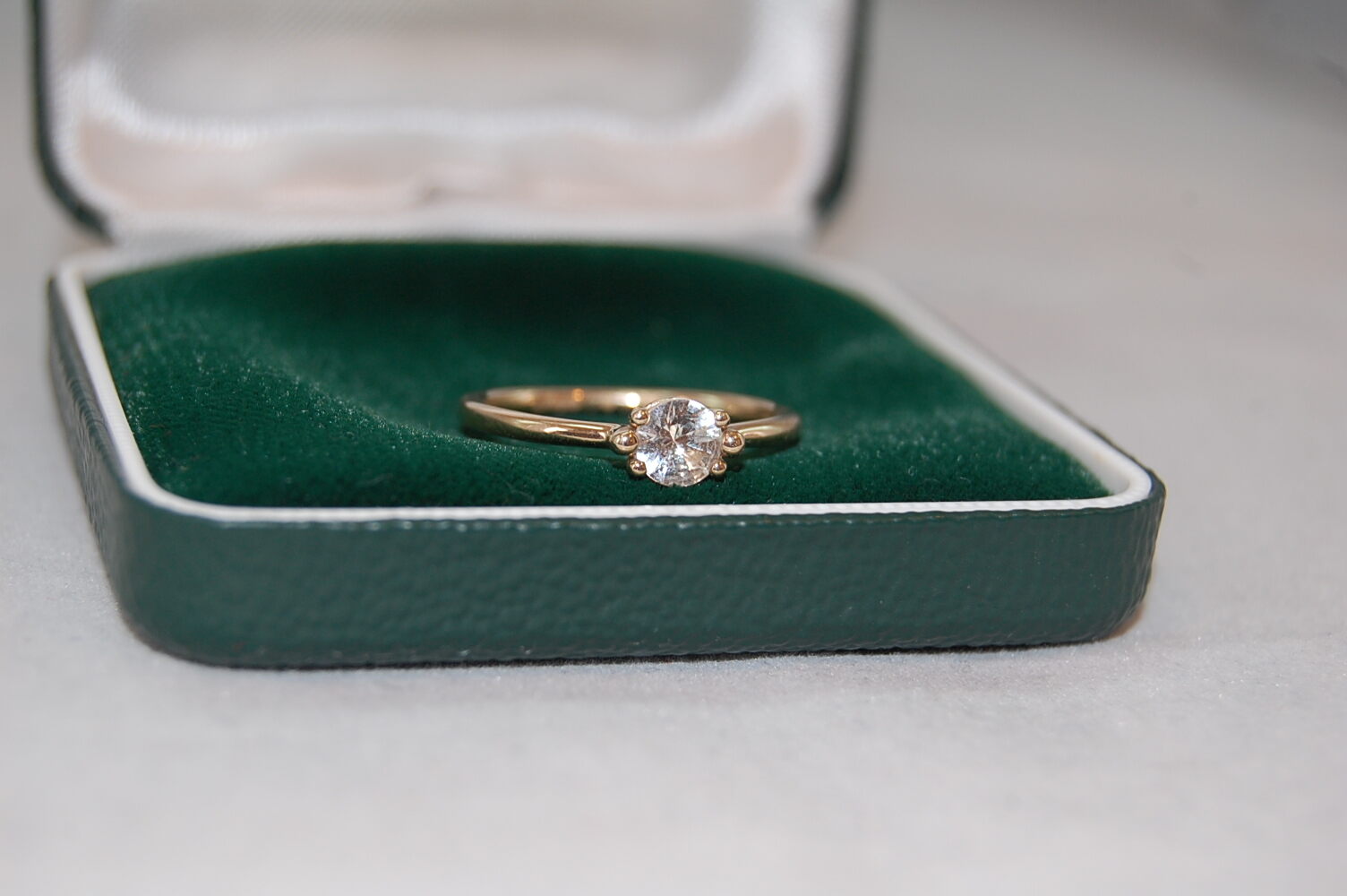 Ring mit Diamant(0,35 Karat), 375 Gold, Ringgröße 53 | MA-Shops