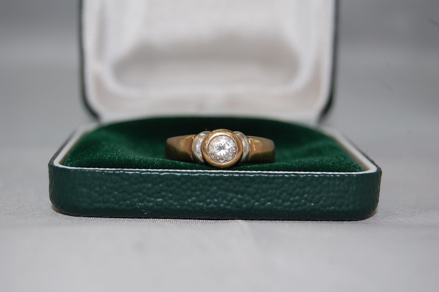 Ring mit Zirkon, 333 Gold, Ringgröße 60 | MA-Shops