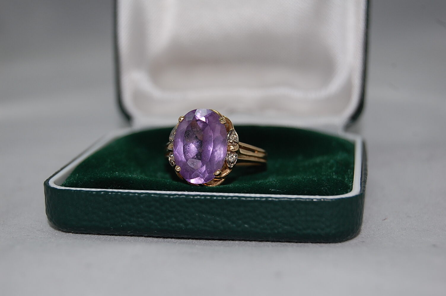 Ring mit Amethyst & Diamanten, 8K Gold (getestet, nicht gestempelt ...
