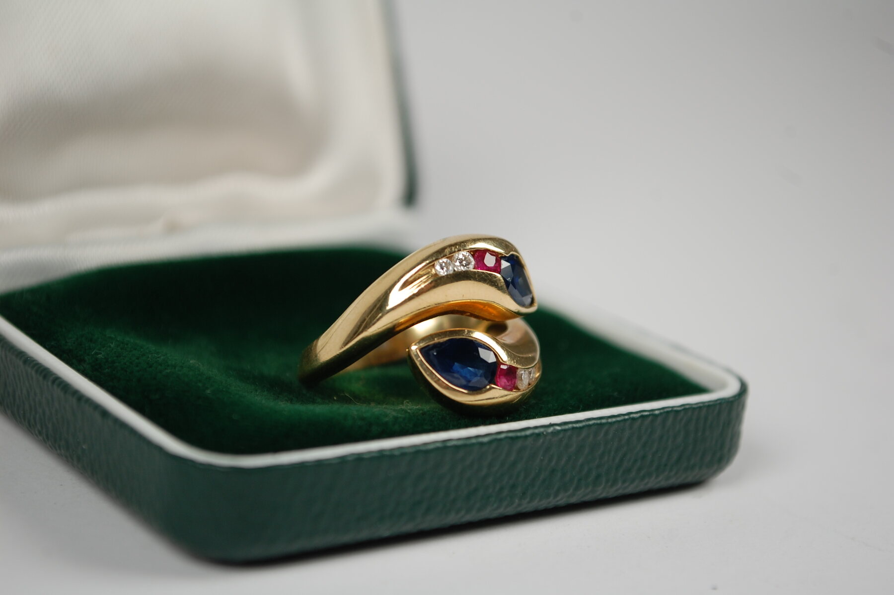 Ring mit Diamanten, Rubinen und Saphiren, 750 Gold, Ringgröße 55 | MA-Shops