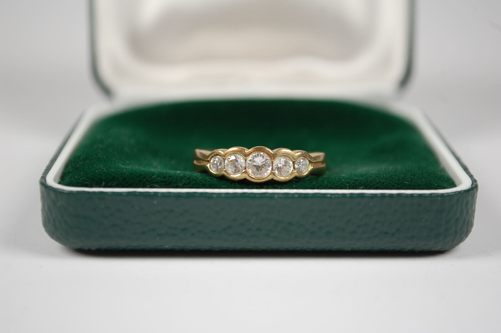 Ring 333 Gold, mit Zirkone, Ringgröße 51 | MA-Shops