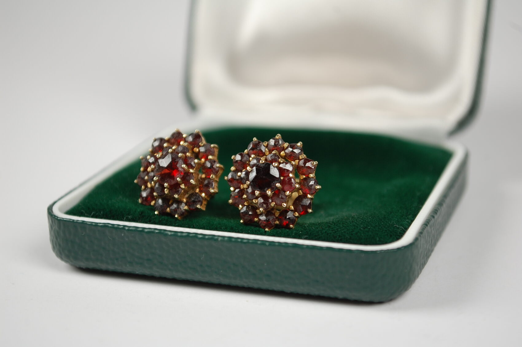 Granatstein Ohrringe, 333 Gold, 4,3g, 1,5cm groß | MA-Shops