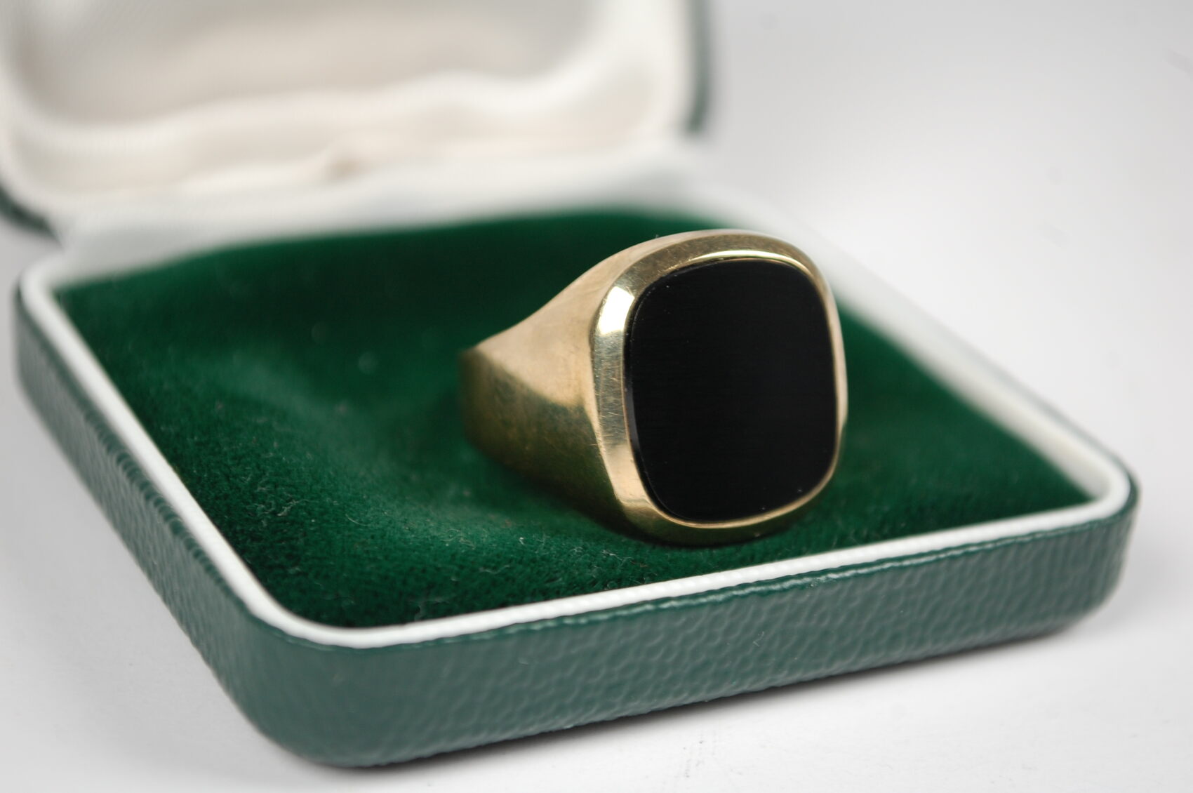 Ring mit Onyx Lagenstein, 333 Gold, 5,36g, Ringgröße 65 | MA-Shops