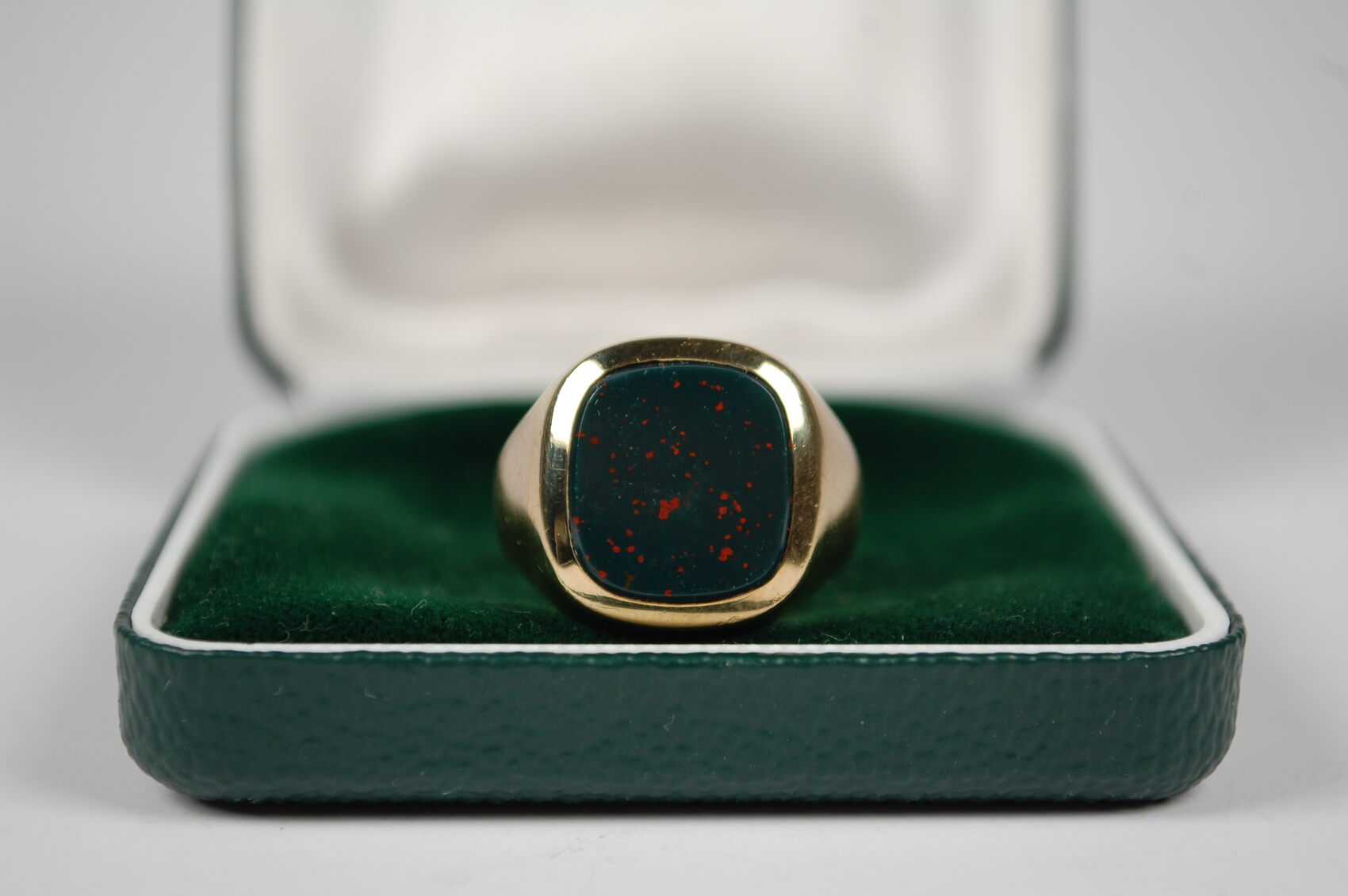 Ring mit Heliotrop Lagenstein, 333 Gold, 5,6g, Ringgröße 56 | MA-Shops