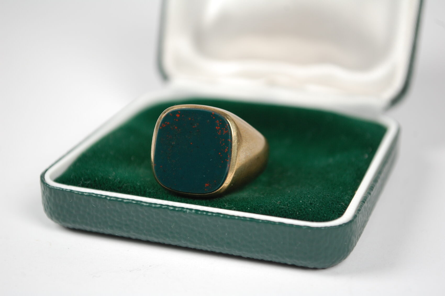 Ring mit Heliotrop Lagenstein, 333 Gold, 7,26g, Ringgröße 56 | MA-Shops