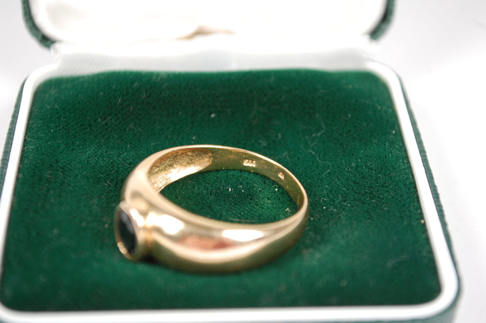 Ring mit Saphir, 585 Gold, 4,69g, Ringgröße 65 | MA-Shops