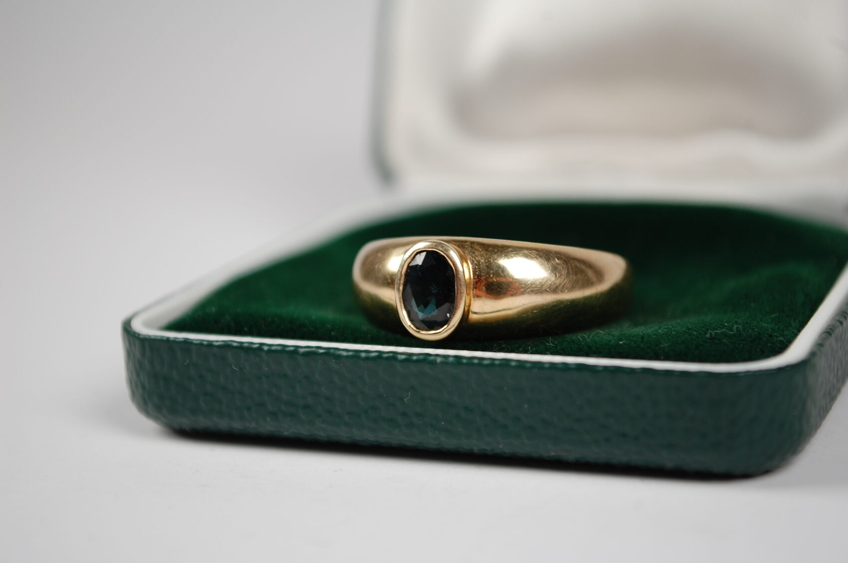 Ring mit Saphir, 585 Gold, 4,69g, Ringgröße 65 | MA-Shops