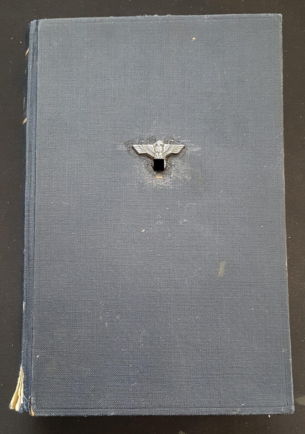 3. Reich Buch 1941 Hitler Mein Kampf Mit einer Metall Miniatur auf dem ...