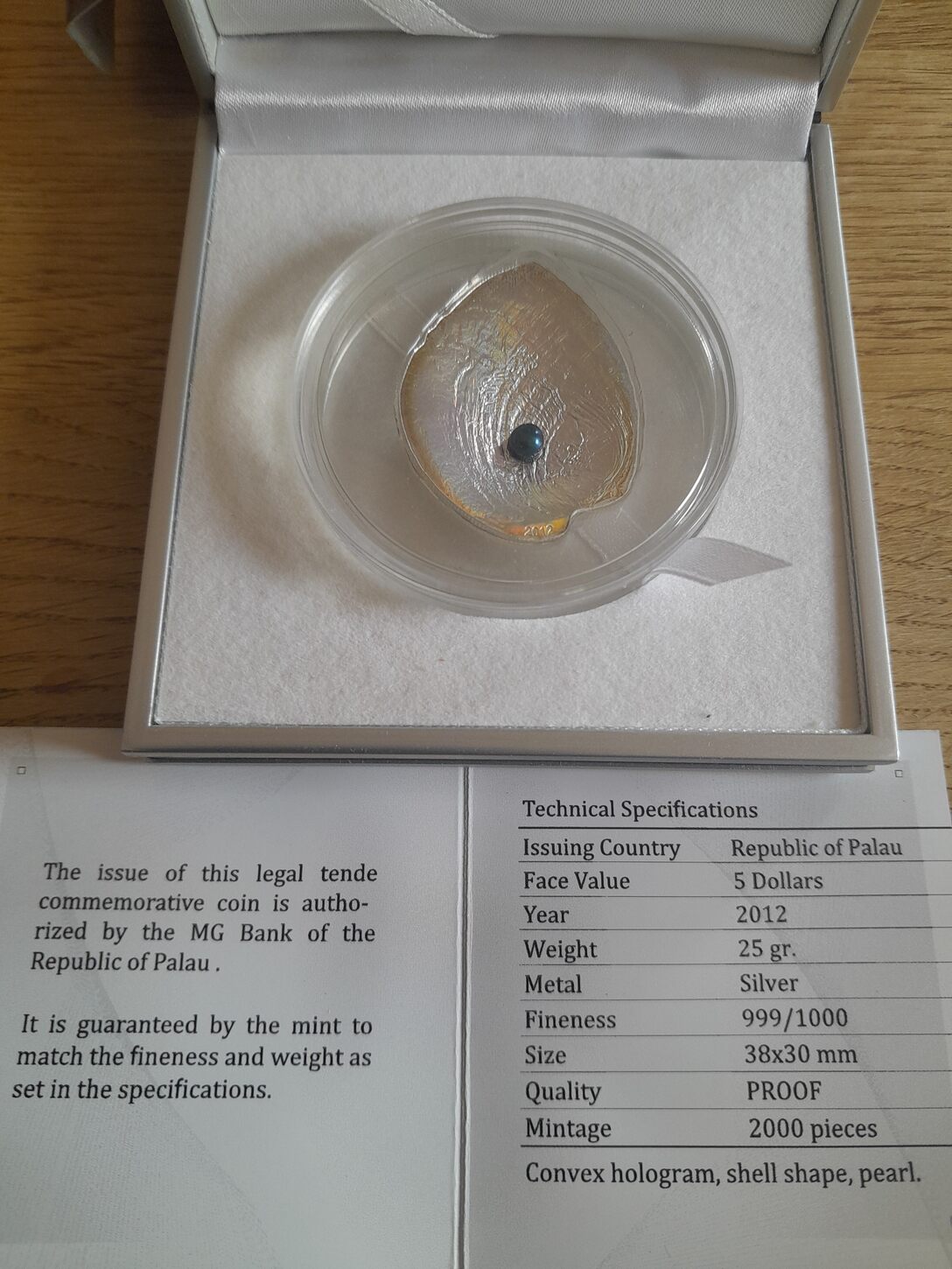 Palau-Inseln 5 Dollars 2011 Palau, silver, convex hologram, shell shape ...