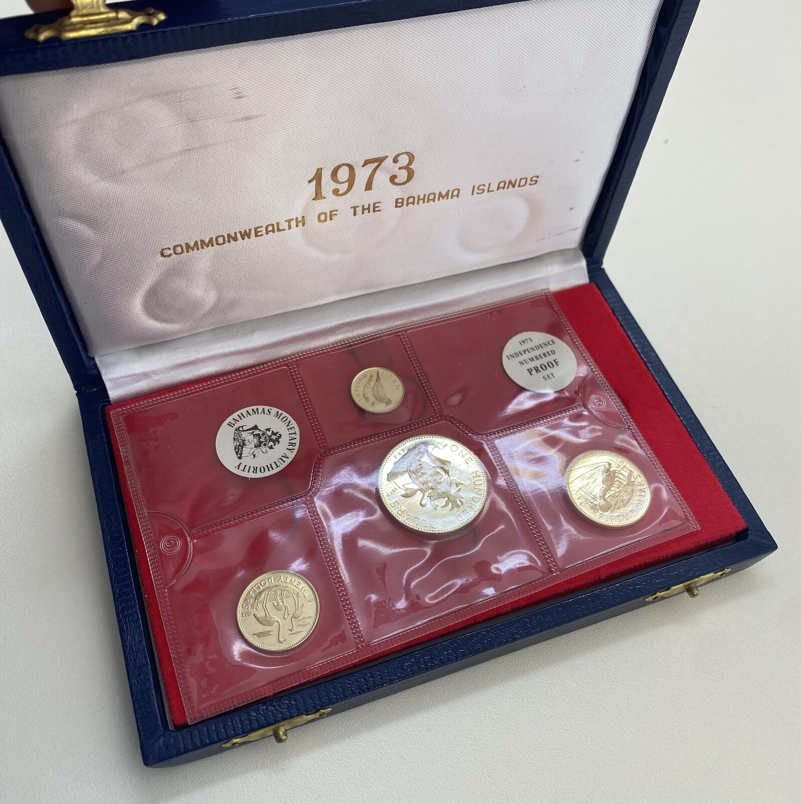 Proof Set aus 10, 20, 50, 100 Dollars 1973 zur Unabhängigkeit Bahamas ...
