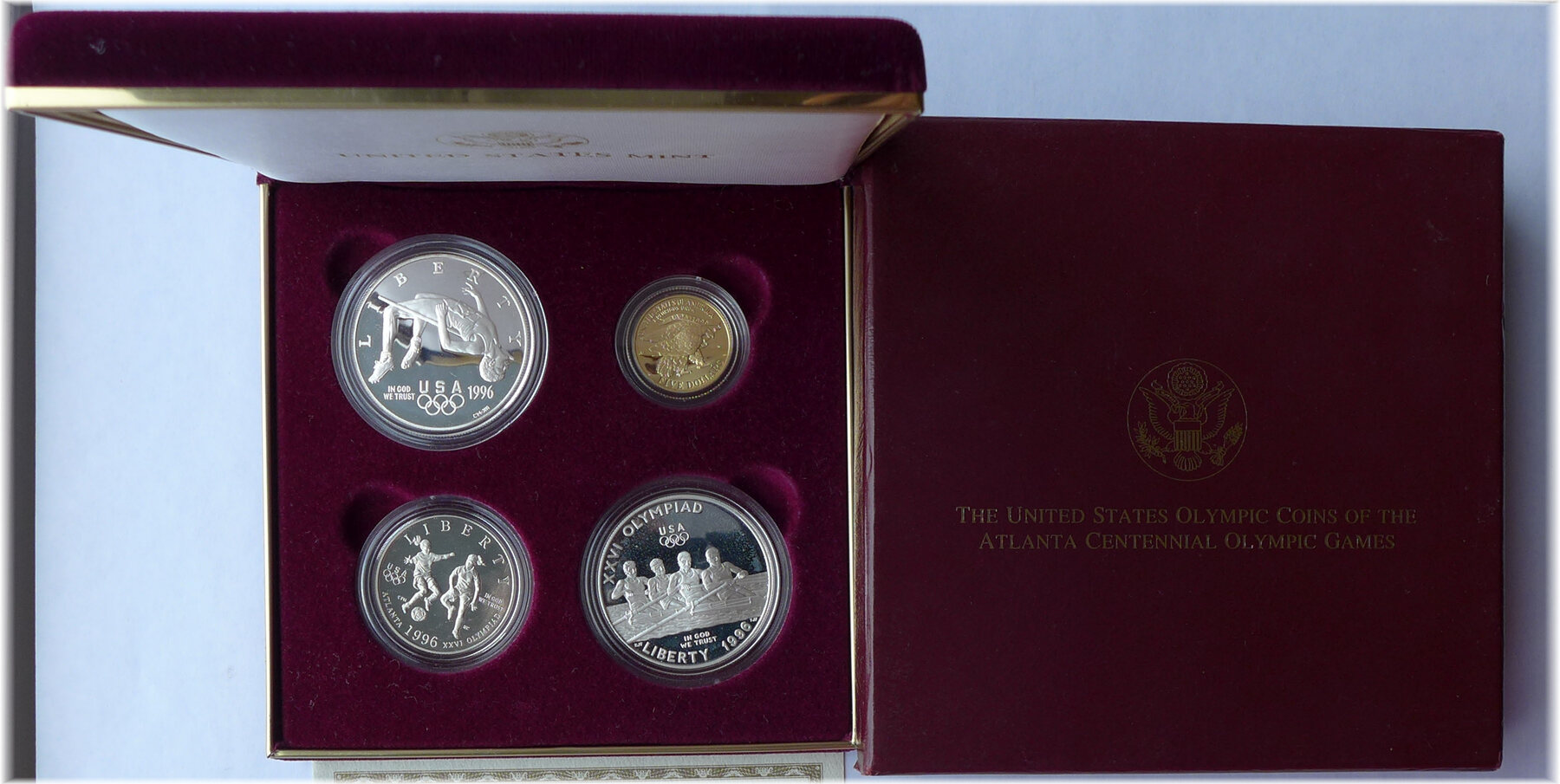 USA 2 x 1 Dollar, Half Dollar + 5 Dollar in Gold 1996 Münzenset U. S ...