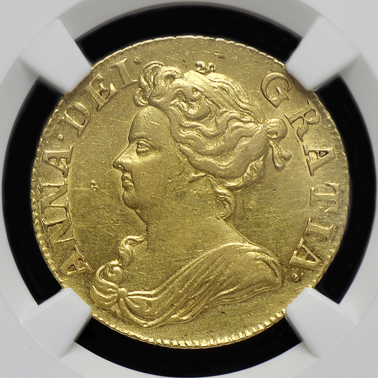 G.BRITAIN GUINEA 1710 Queen Anne - 3rd bust NGC AU 53 | MA-Shops
