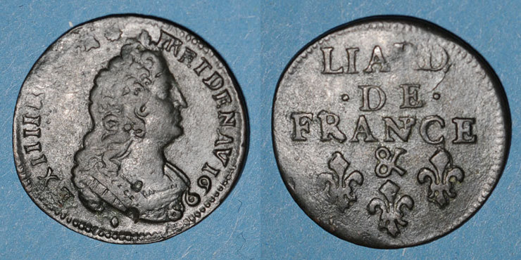 FRENCH ROYAL COINS Liard 1699 Louis XIV (1643-1715). de France au buste ...