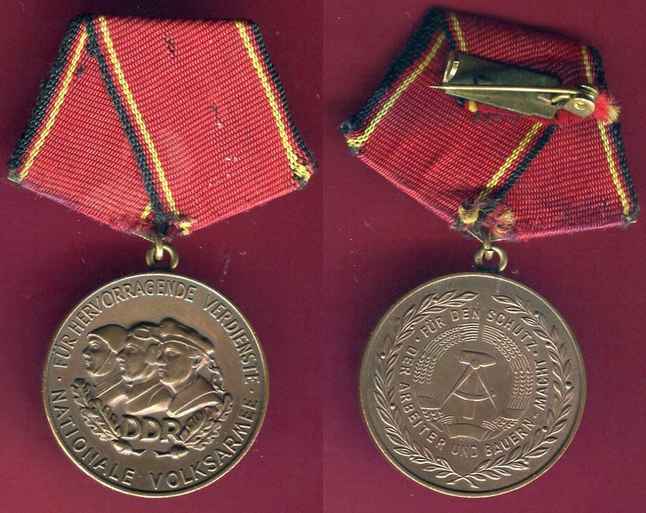 DDR GDR Eastern Germany Orden unbekannt DDR Abzeichen NVA - Für ...