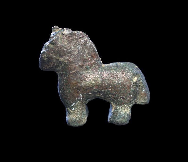 Medieval & later artifacts A fine quality large bronze Lion figure ...