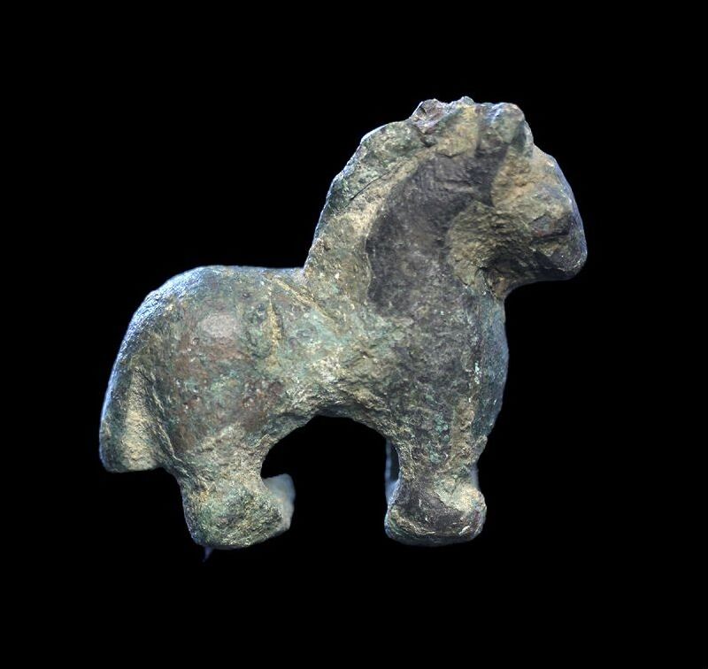 Medieval & later artifacts A fine quality large bronze Lion figure ...