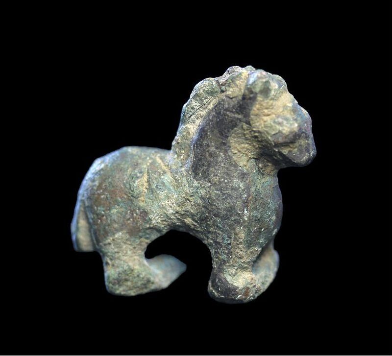 Medieval & later artifacts A fine quality large bronze Lion figure ...
