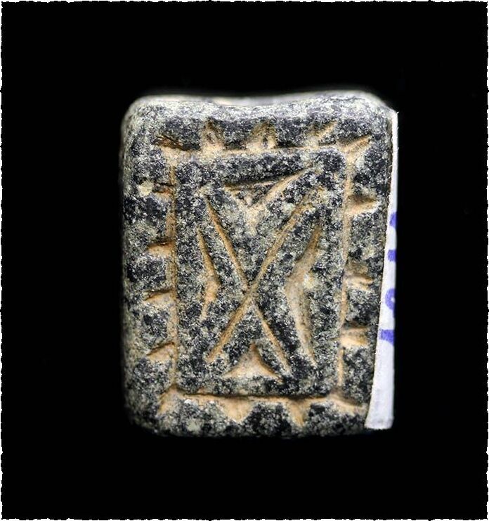Ancient art Mesopotamian Bifacial tabloid seal, 2nd. half of 4th. mill ...