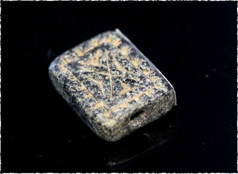 Ancient art Mesopotamian Bifacial tabloid seal, 2nd. half of 4th. mill ...