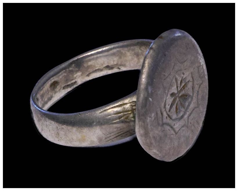 Ancient art Large and wearble Byzantine silver ring, 10th.-12th. cent ...